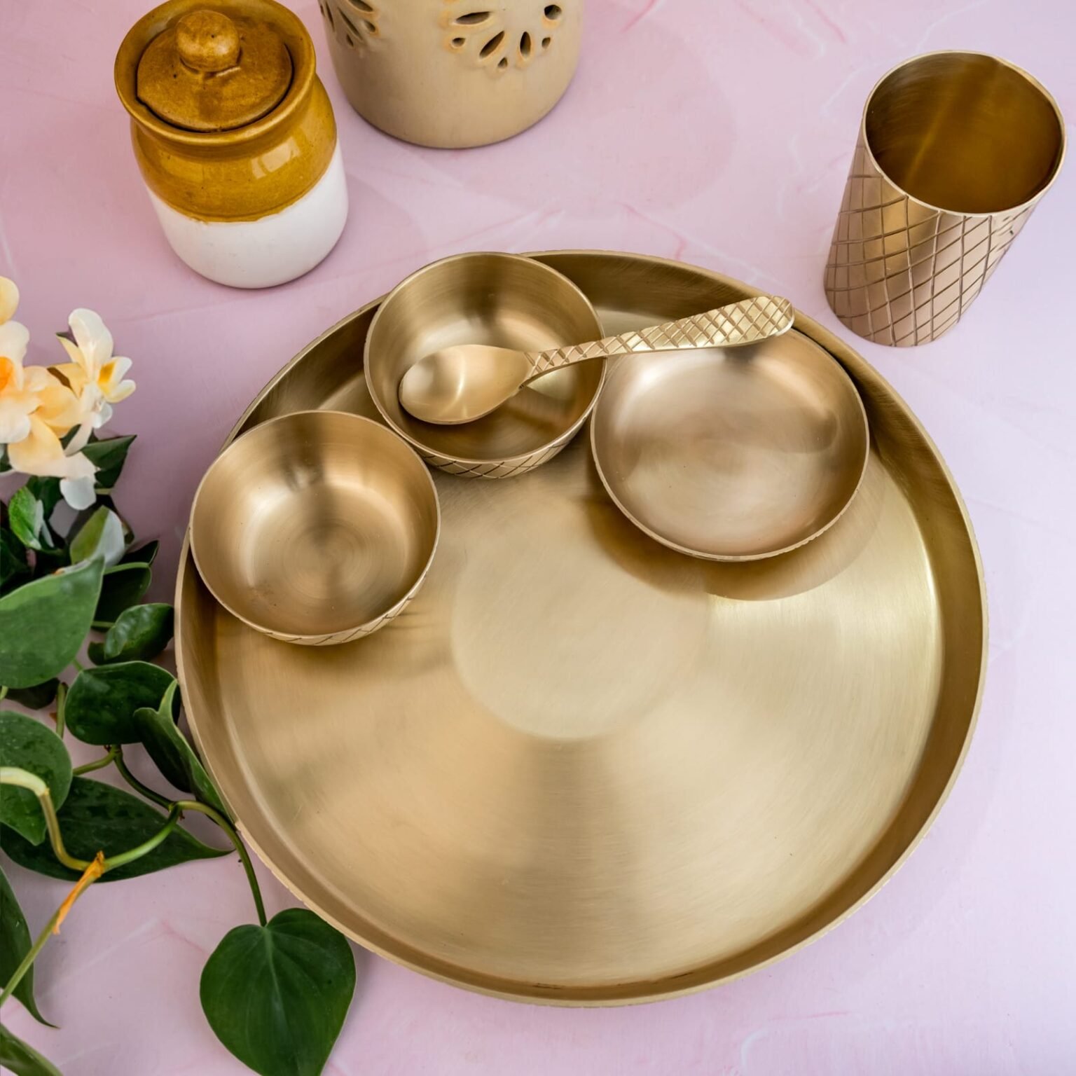 10 Amazing Health Benefits of Eating in Kansa Dinnerware - Atya Luxury ...